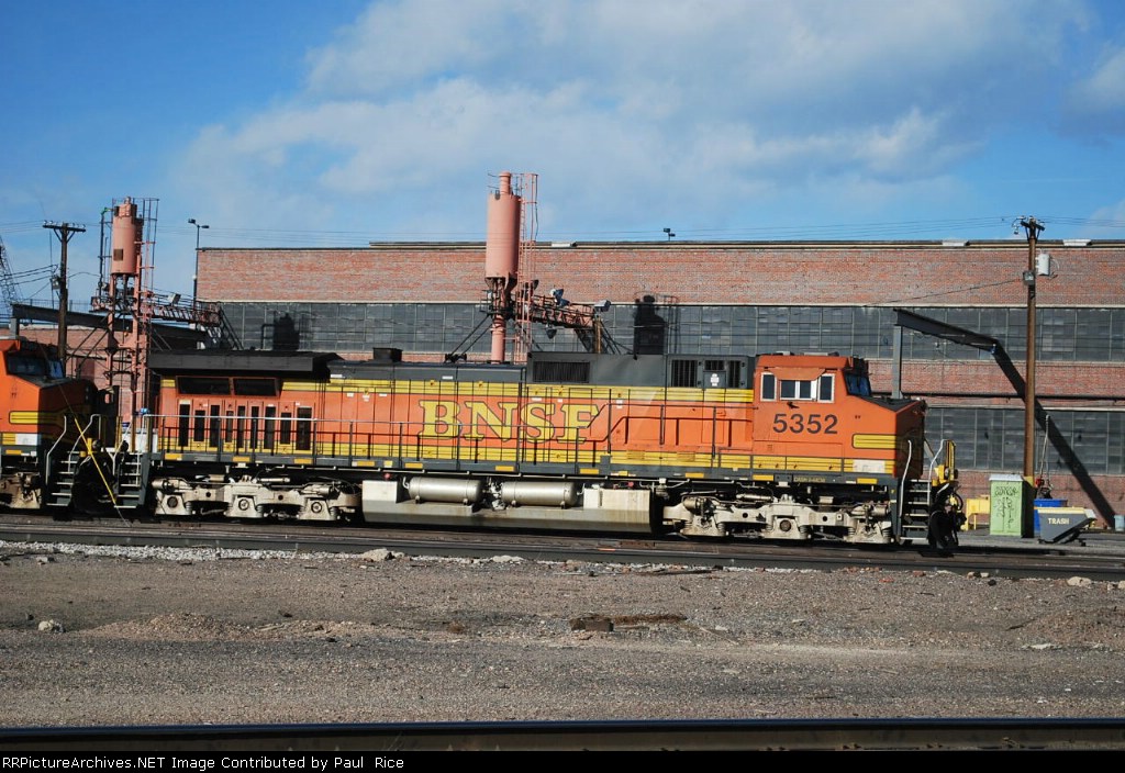 BNSF 5352
